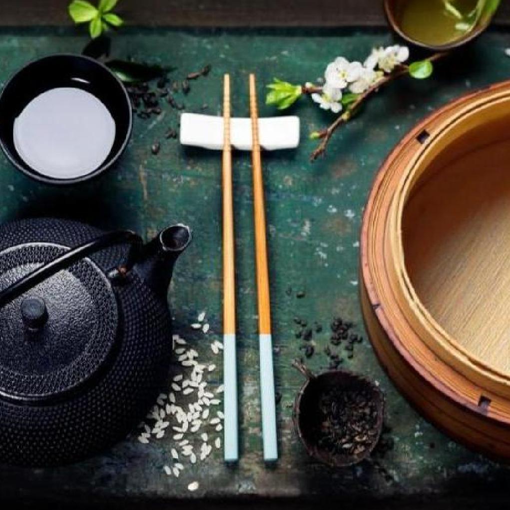 Utensilios asiáticos: Cuchillos, esterillas, wok, palitos chinos ...